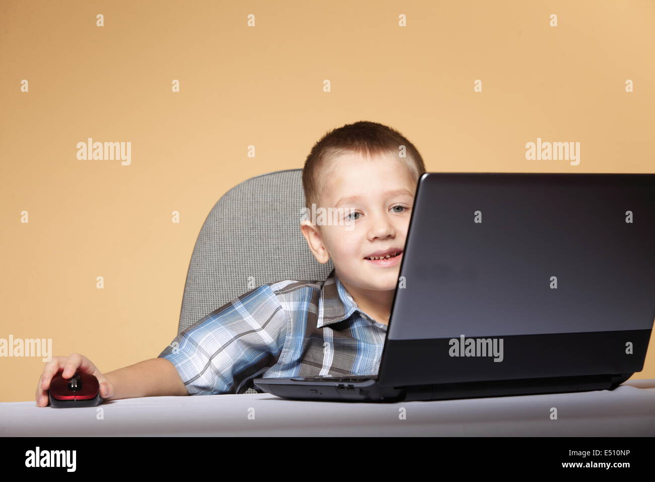 Computer addiction child with laptop notebook Stock Photo - Alamy
