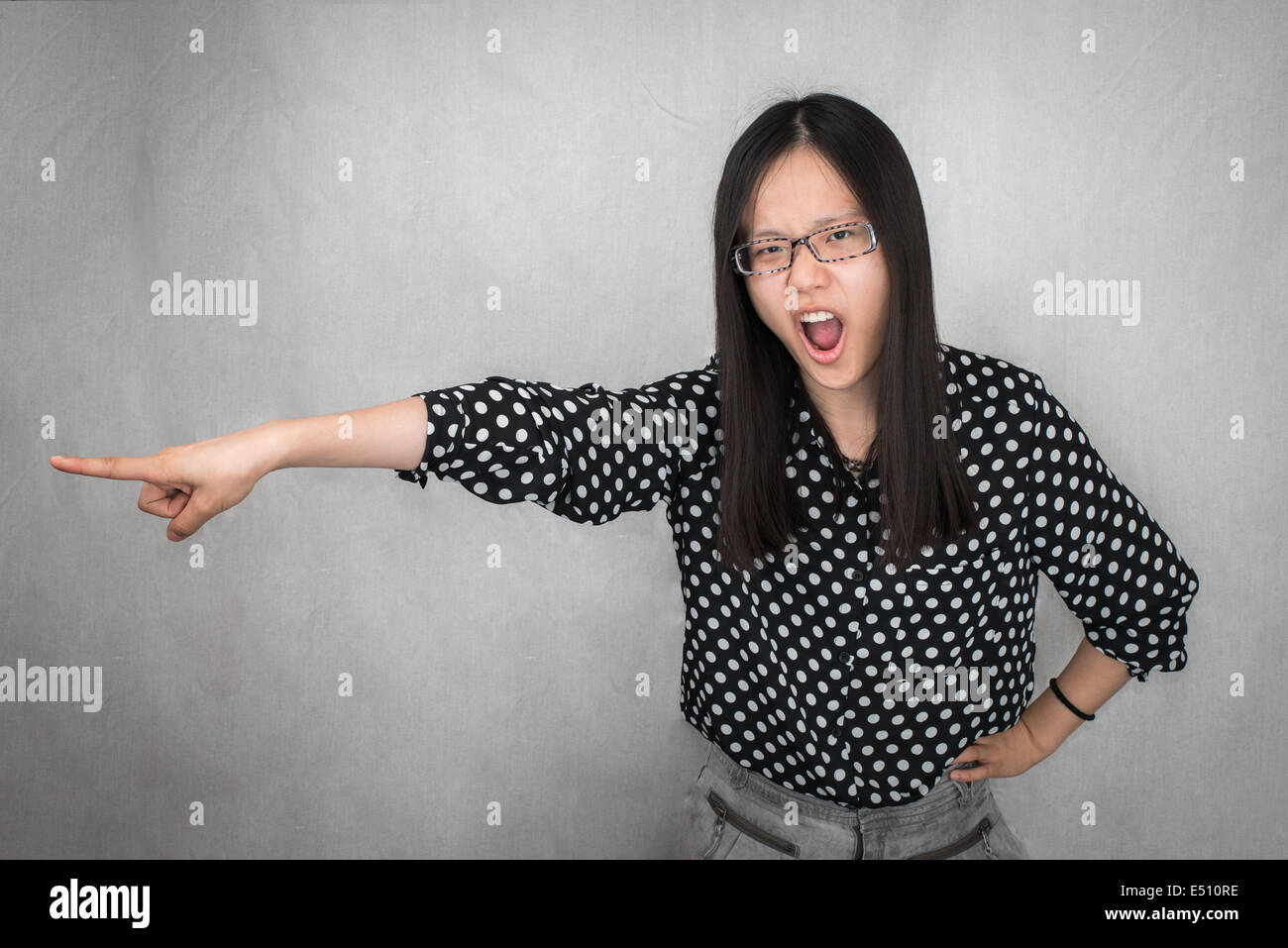 Woman pointing and yelling Stock Photo - Alamy