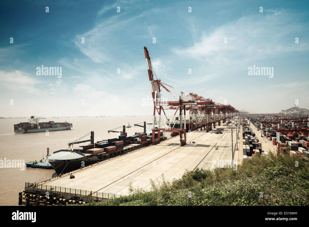 Load Terminal Stock Photos & Load Terminal Stock Images - Alamy