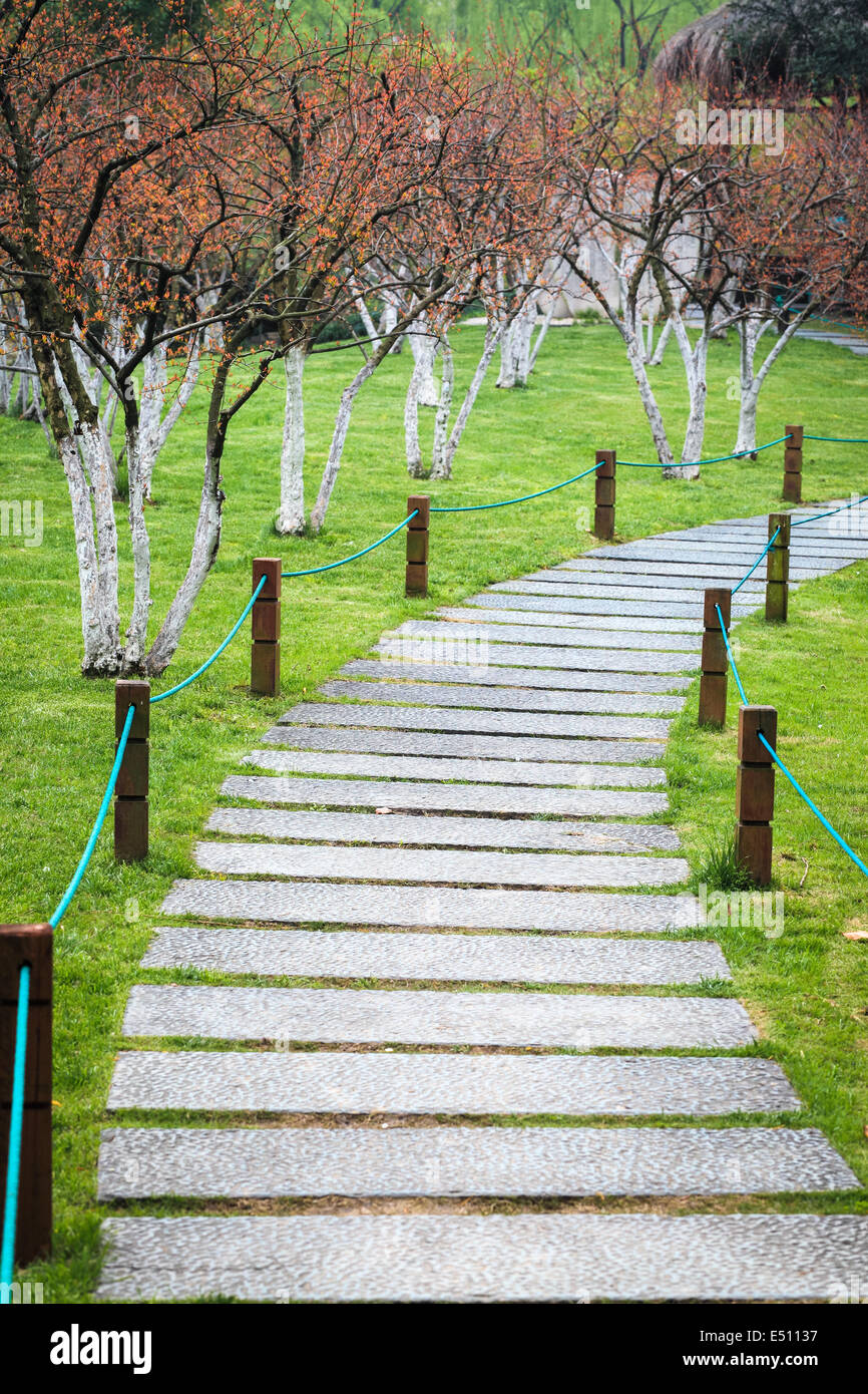 Garden stone path hi-res stock photography and images - Alamy