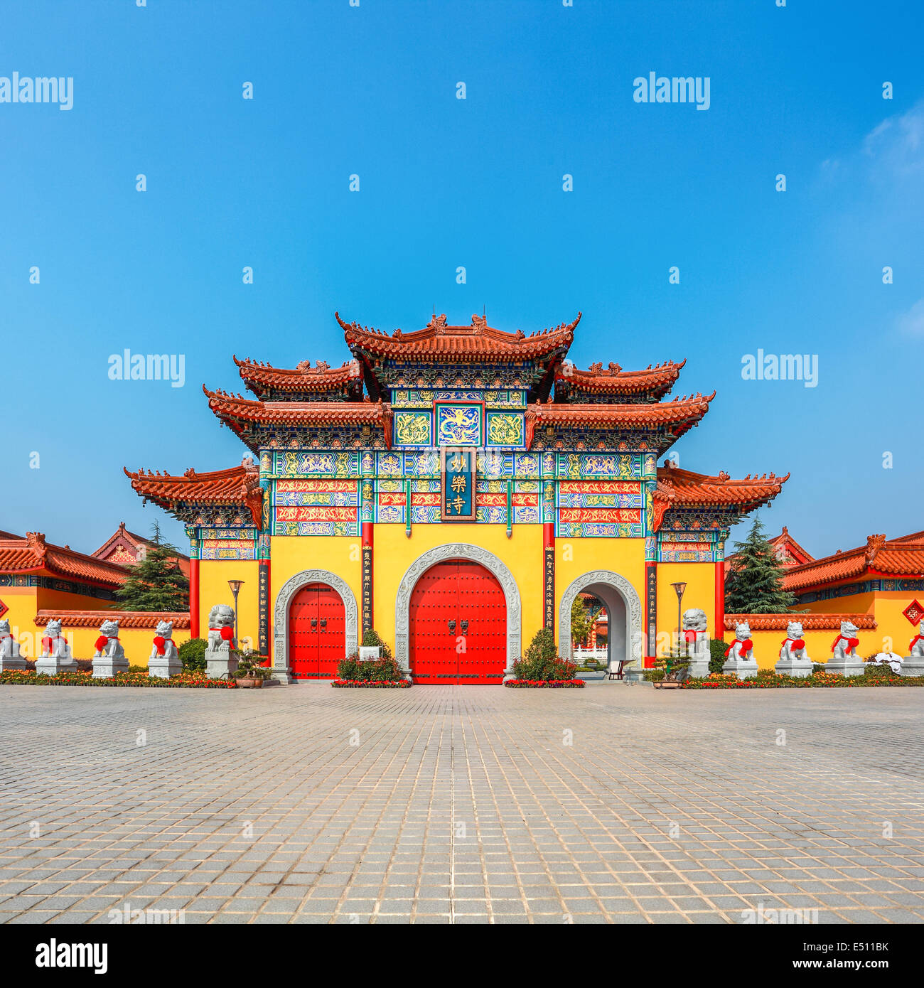 Chinese temple hi-res stock photography and images - Alamy