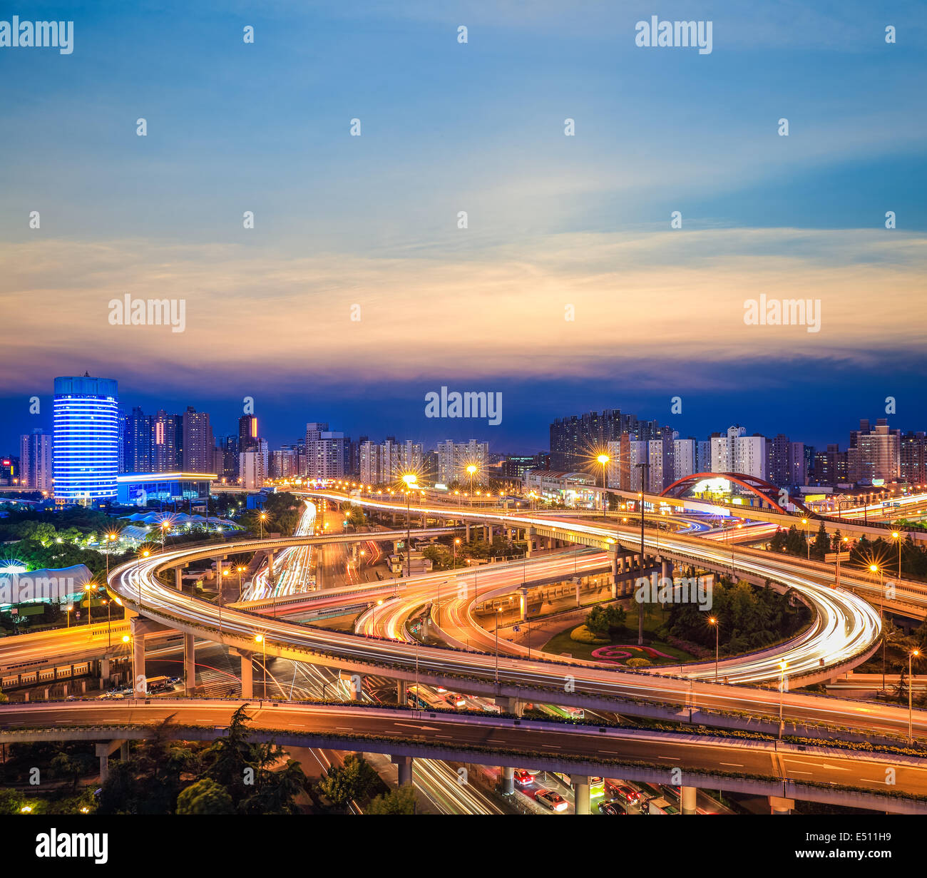 Beautiful interchange overpass city skyline hi-res stock photography ...