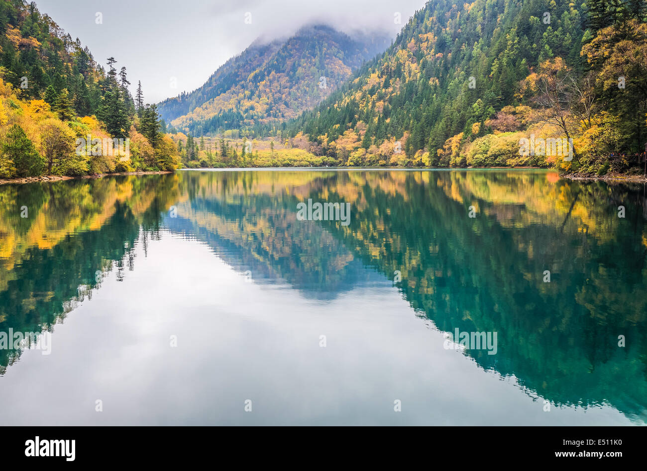 Colorful lake hi-res stock photography and images - Alamy