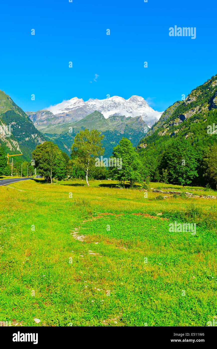 Snowy peaks and snowy valley hi-res stock photography and images - Alamy