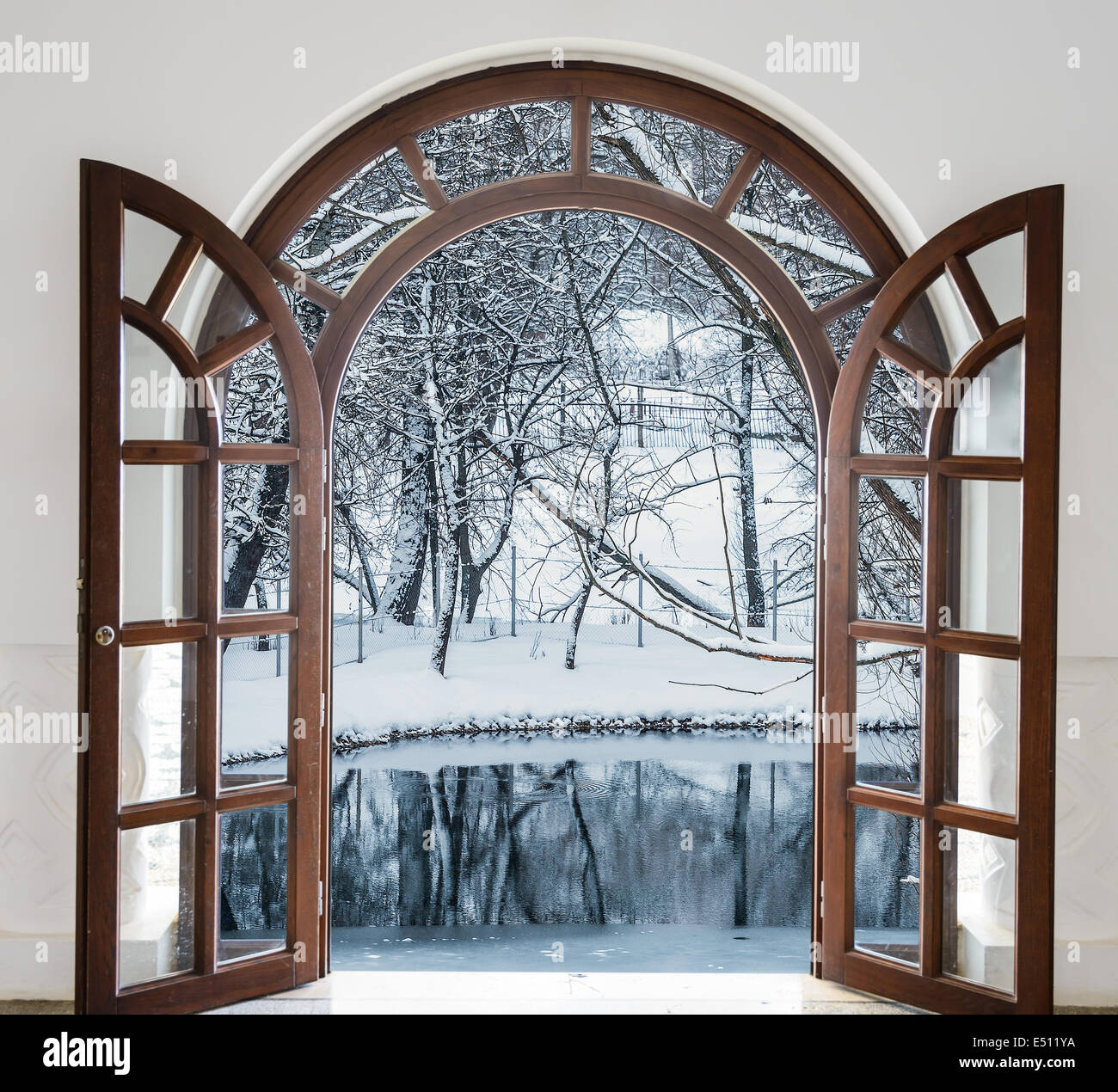 Winter door open hi-res stock photography and images - Alamy