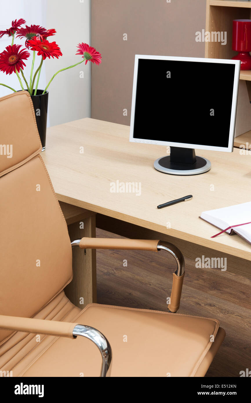 monitor on a desk Stock Photo - Alamy