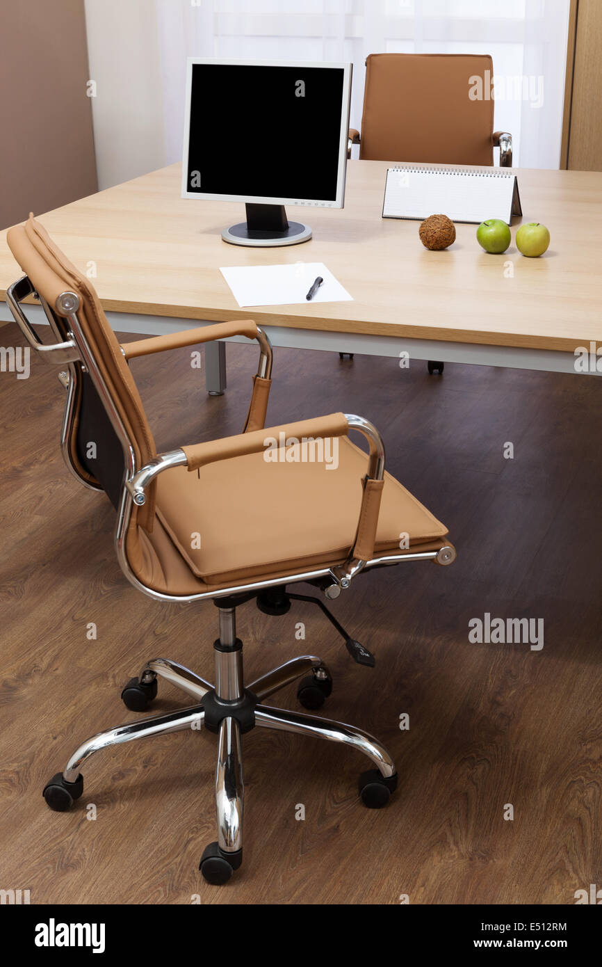 monitor on a desk Stock Photo - Alamy