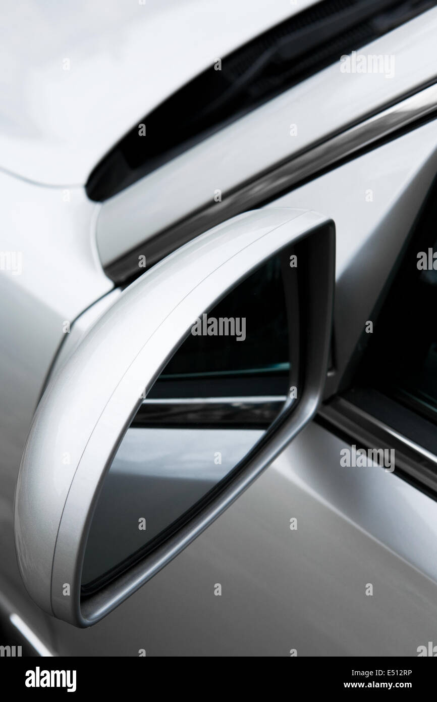 Curves backwards hi-res stock photography and images - Alamy