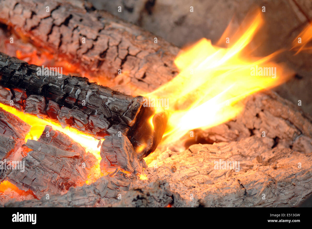 Burning logs in winter hi-res stock photography and images - Alamy