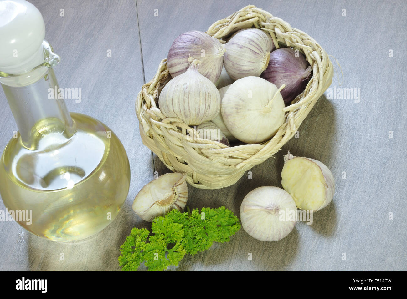 Garlic toes hi-res stock photography and images - Alamy