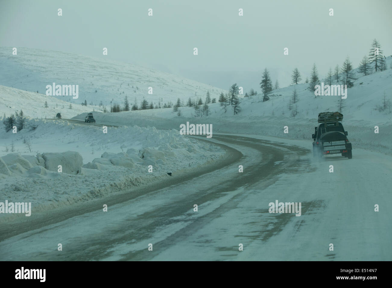 4WD expedition deserted snow road mountains Siberia Stock Photo - Alamy