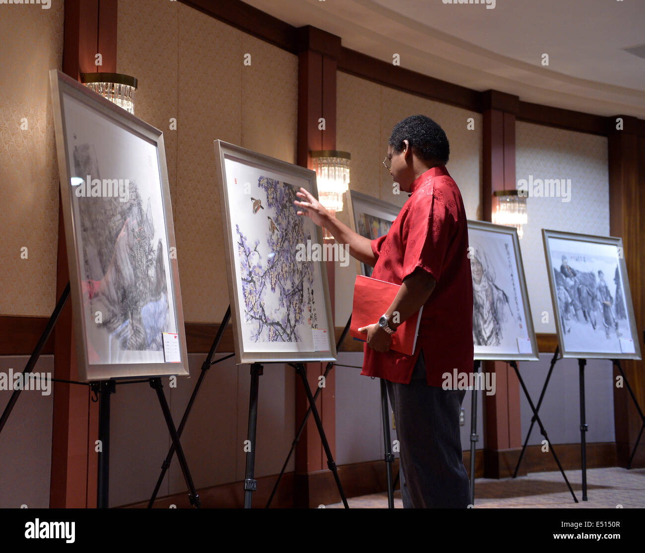 Atlanta, USA. 17th July, 2014. A man visits a Chinese painting ...