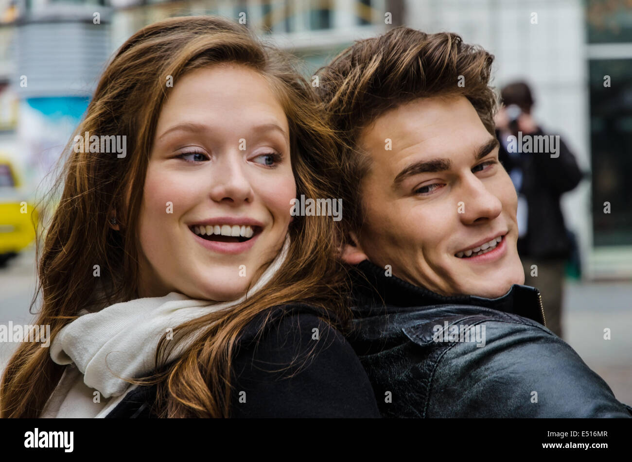 Young couple smiling back hi-res stock photography and images - Alamy