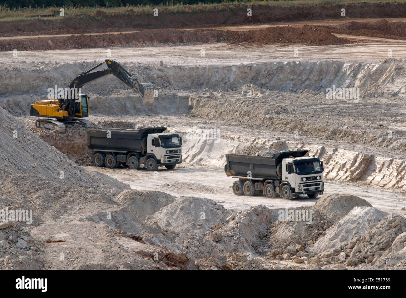Yellow bulldozer metal tracks hi-res stock photography and images - Alamy