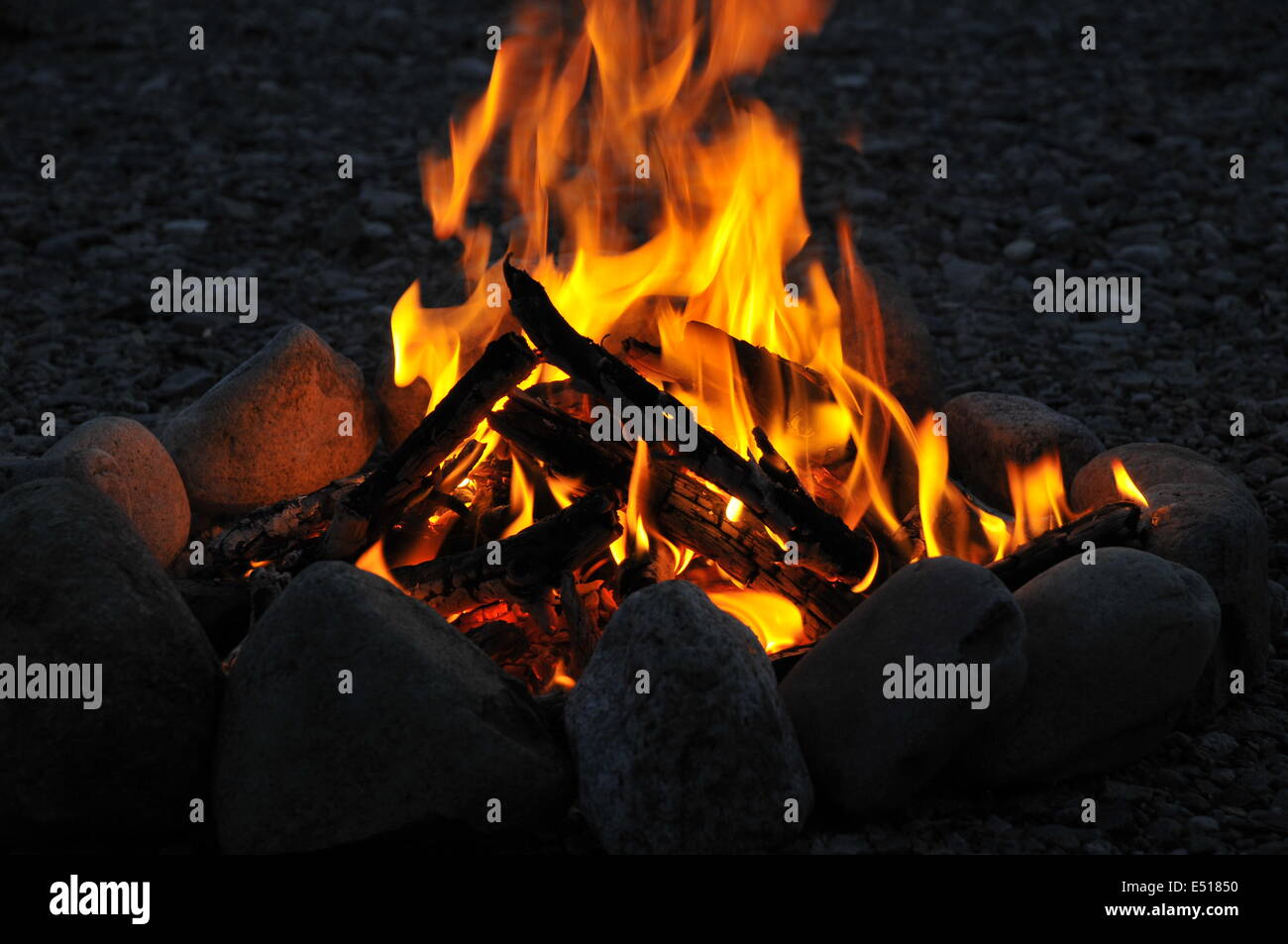 Campfire stones hi-res stock photography and images - Alamy