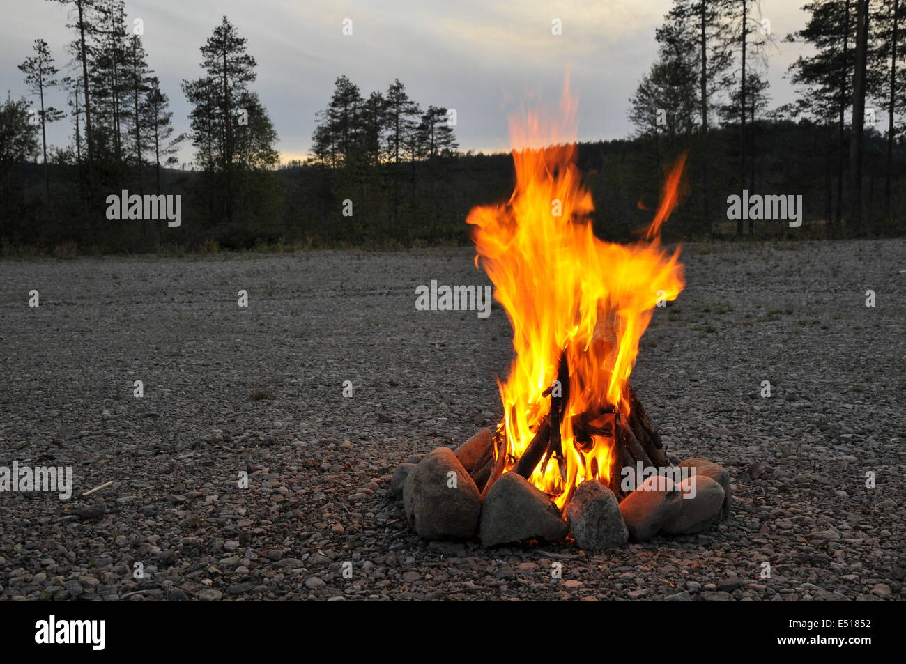 Campfire circle hi-res stock photography and images - Alamy
