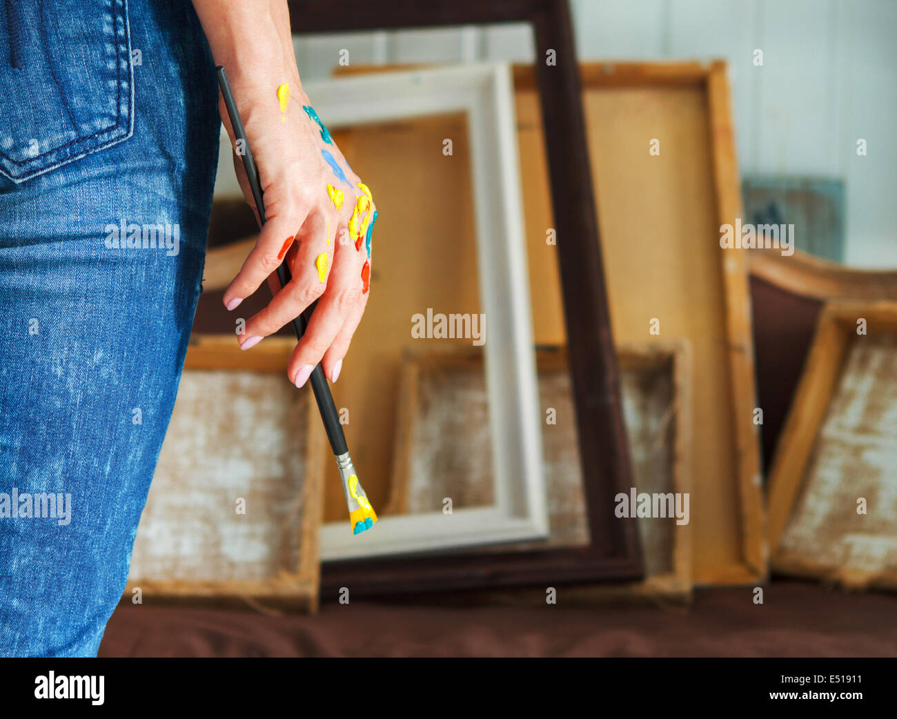 Hand holding paintbrush hi-res stock photography and images - Alamy