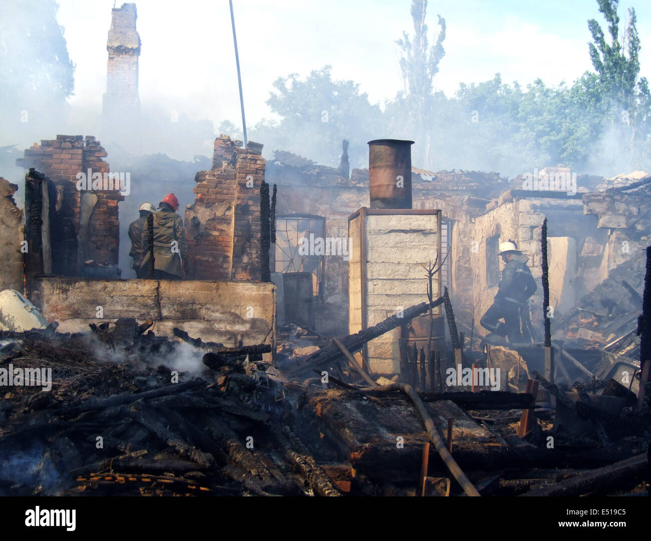 Building on fire Stock Photo - Alamy