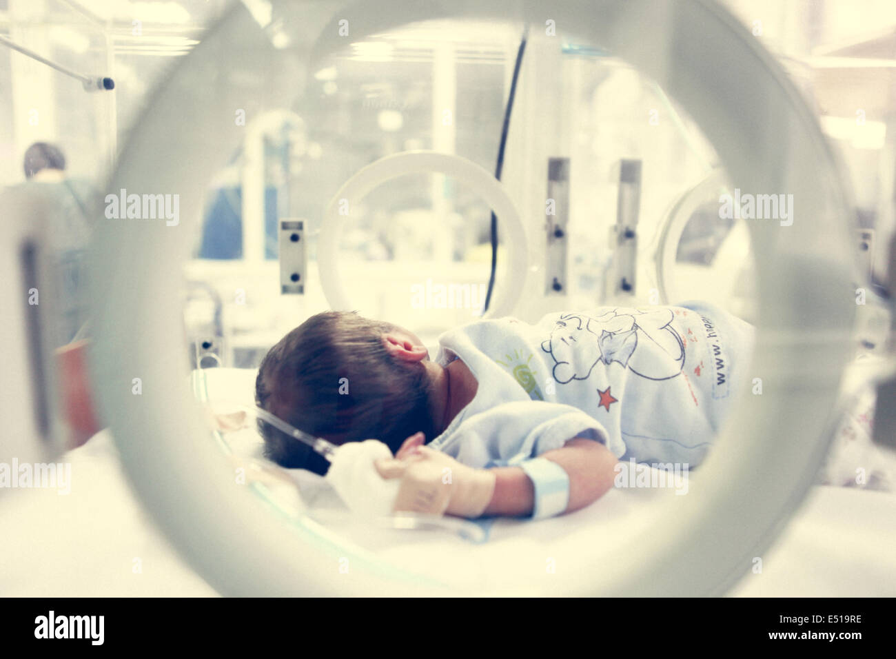 Newborn baby incubator hand hi-res stock photography and images - Alamy
