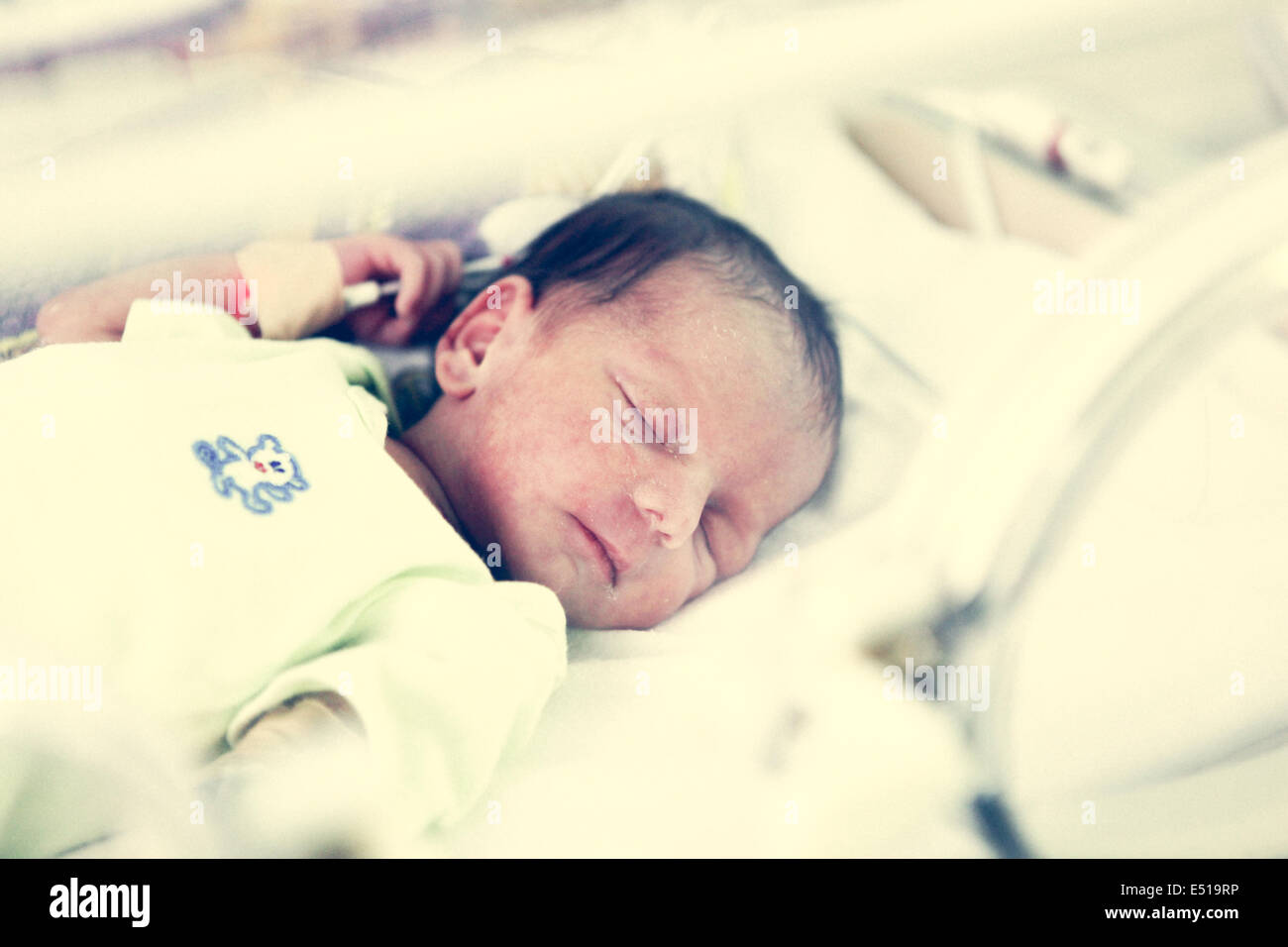 Newborn baby inside incubator Stock Photo - Alamy