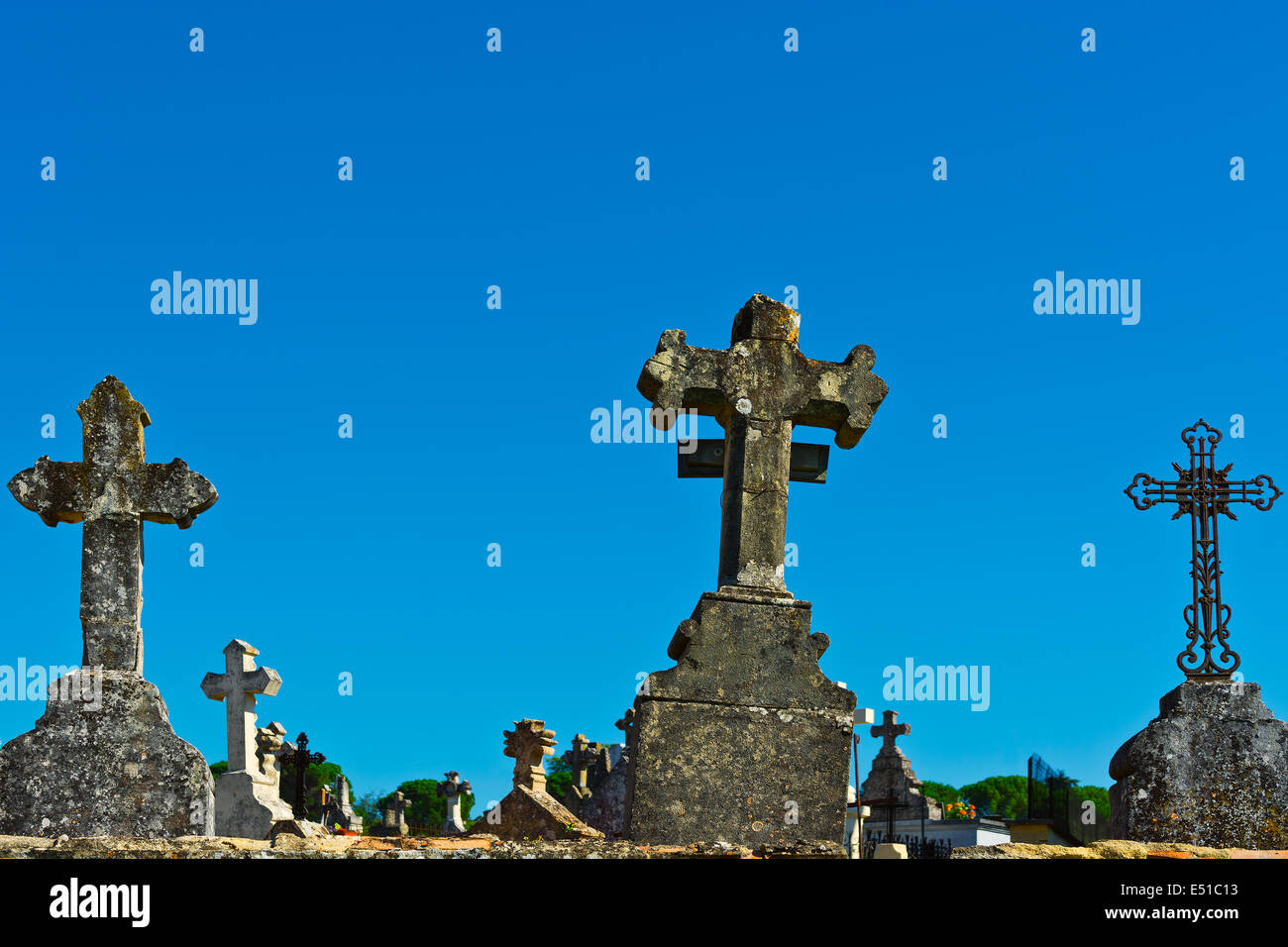 Row of crosses hi-res stock photography and images - Alamy