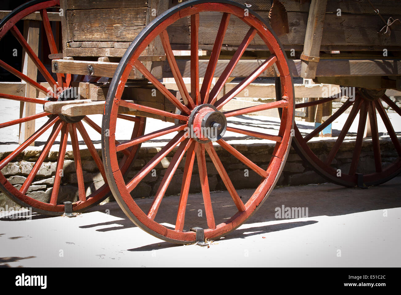 red wagon wheel Stock Photo - Alamy