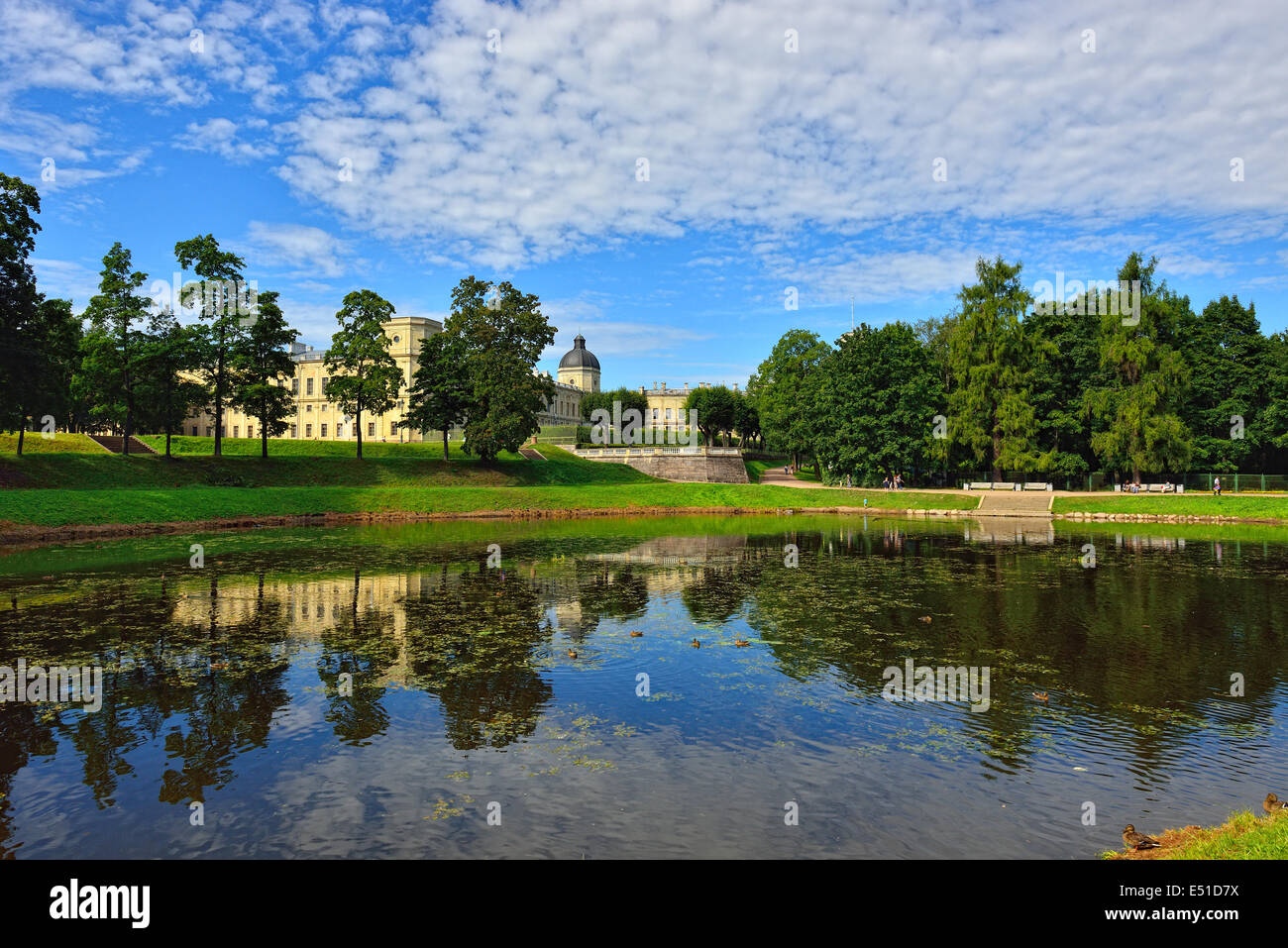 Summer palace pond hi-res stock photography and images - Alamy