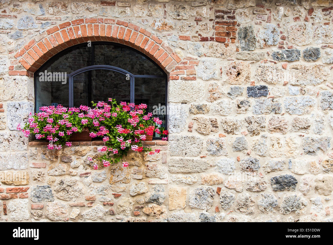 Tuscan window hi-res stock photography and images - Alamy