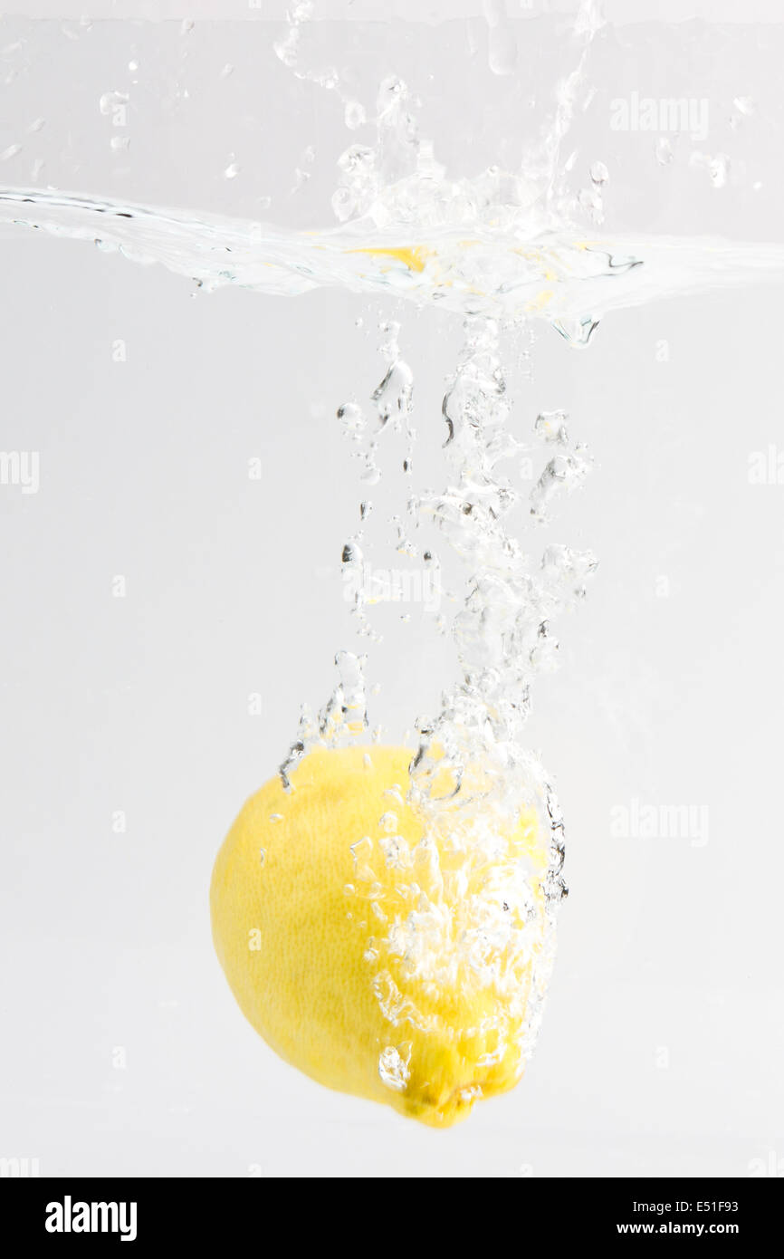 Lemon with water splash Stock Photo - Alamy