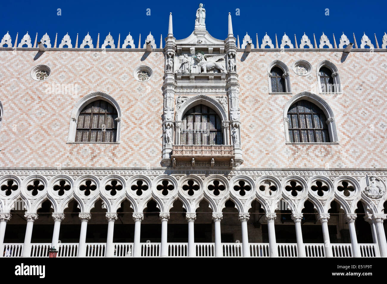 Doge palace exterior hi-res stock photography and images - Alamy
