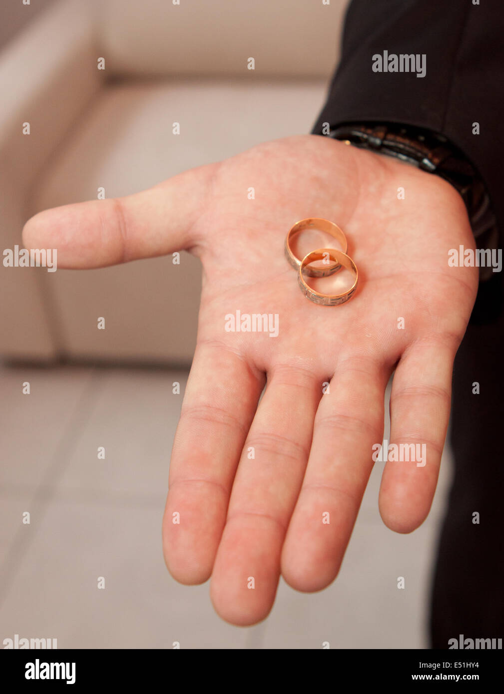 Two yellow rings hi-res stock photography and images - Alamy