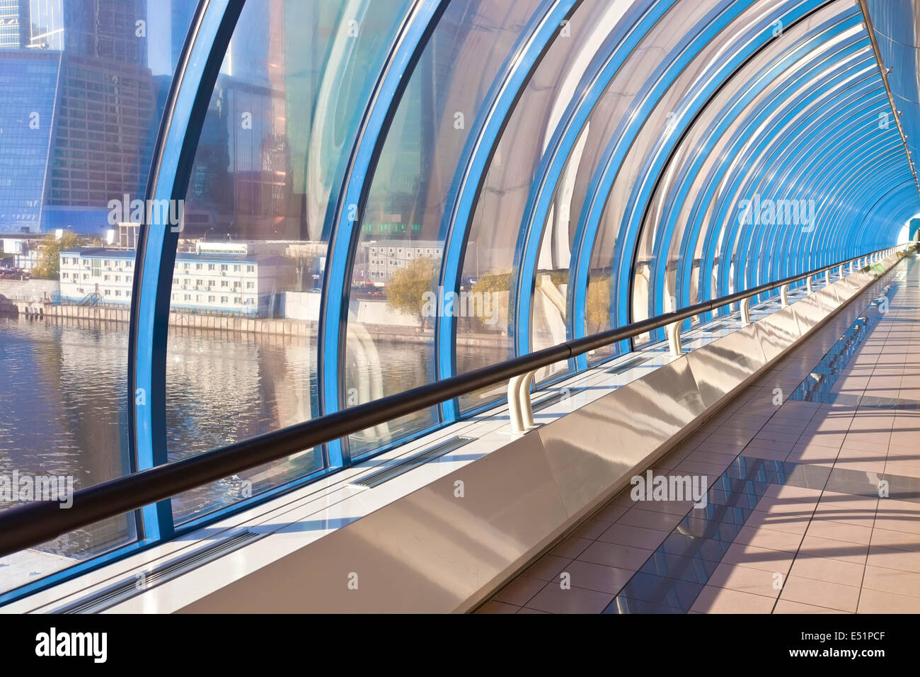 Office bridge hi-res stock photography and images - Alamy