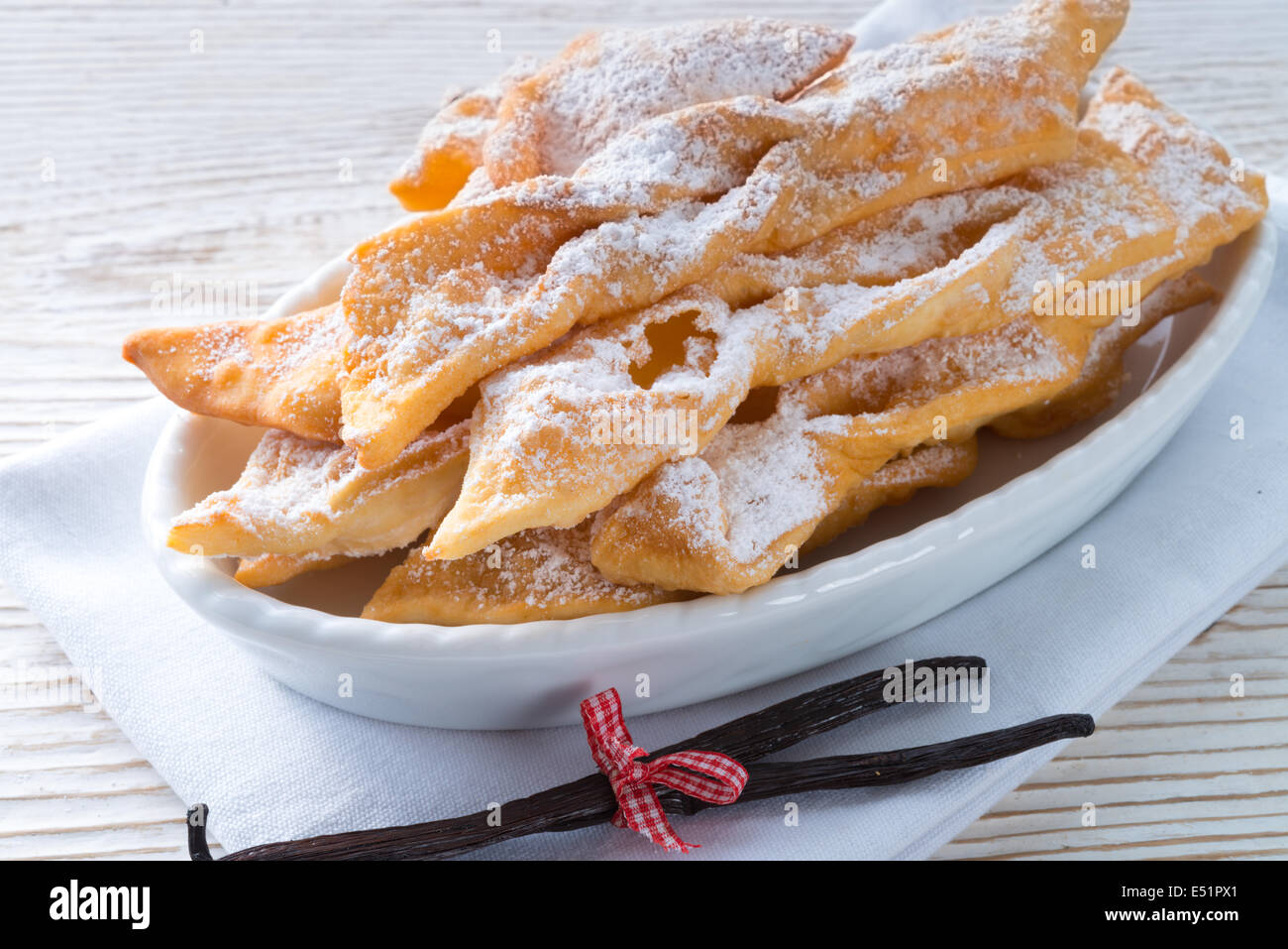 Funnel cakes at carnival hi-res stock photography and images - Alamy