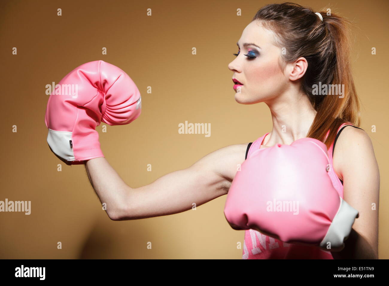 Fitness model profile hi-res stock photography and images - Alamy