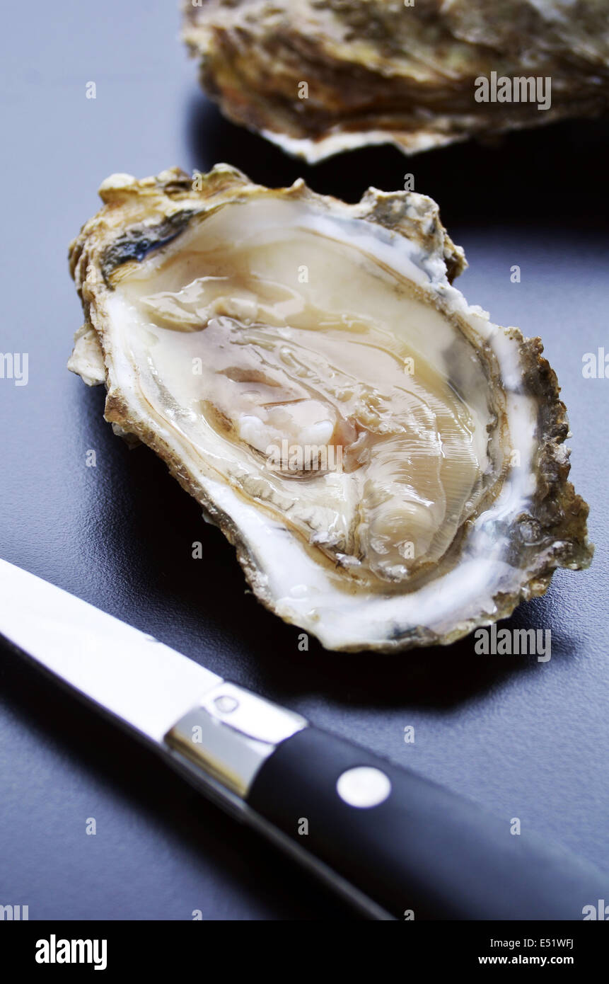Shuck hi-res stock photography and images - Alamy