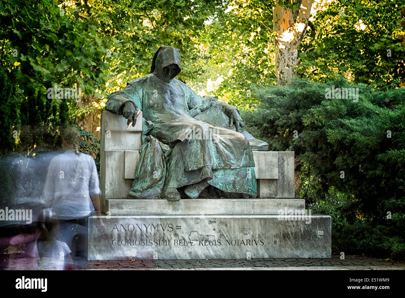 Anonymous statue hi-res stock photography and images - Alamy