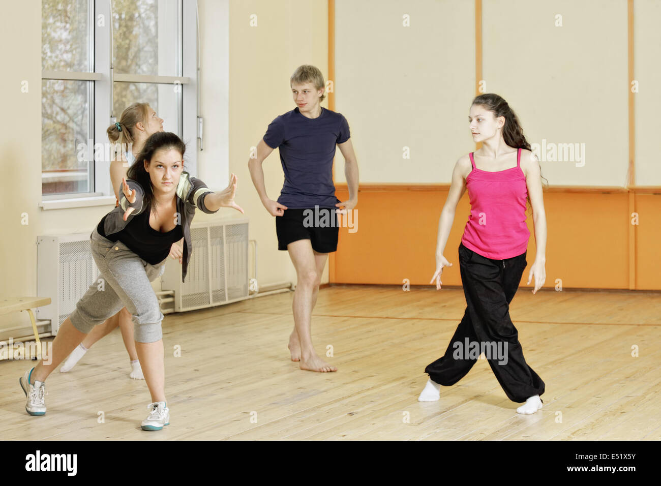 Trainer demonstrates exercise Stock Photo - Alamy