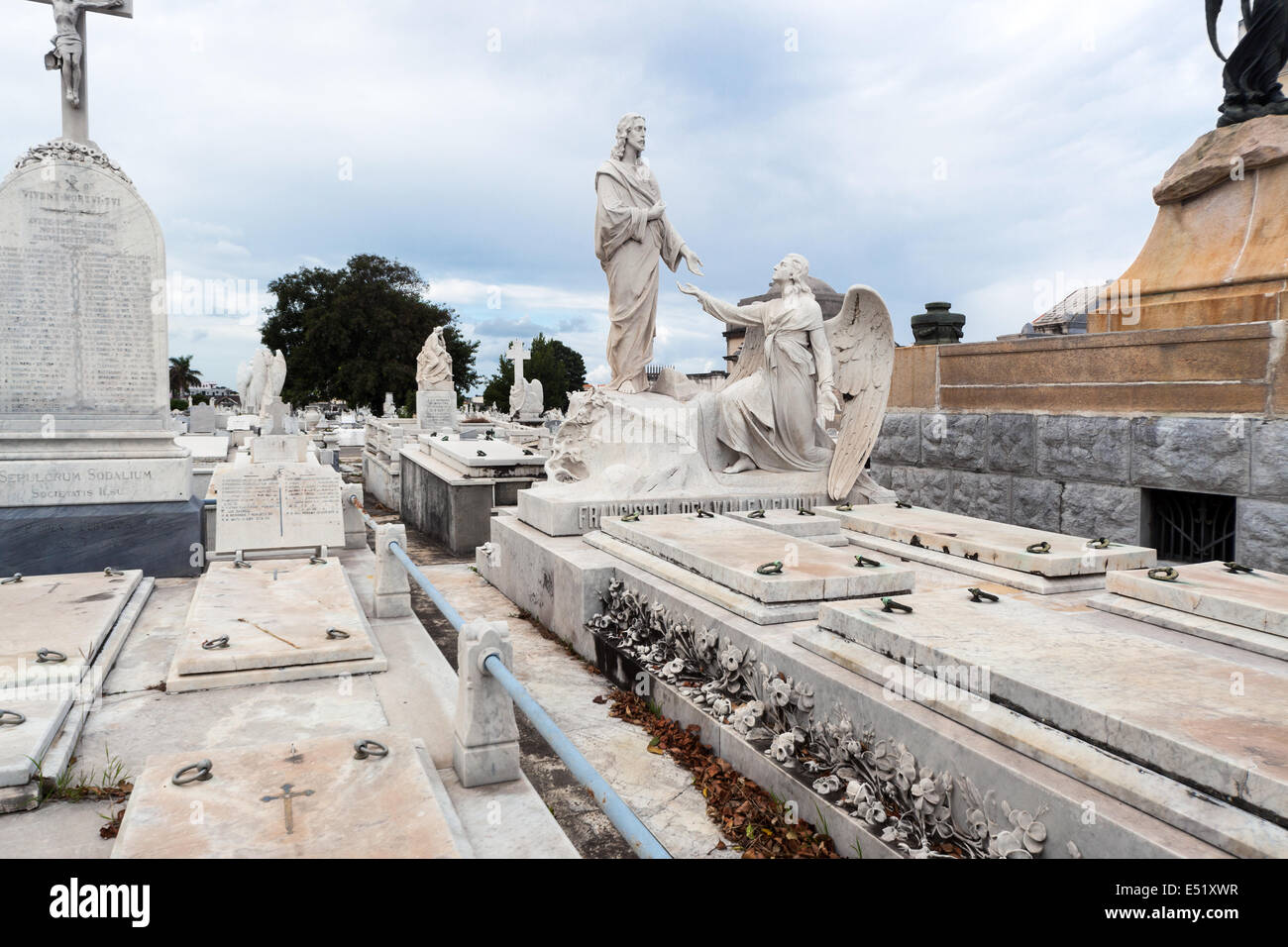 Marble gravestones hi-res stock photography and images - Alamy