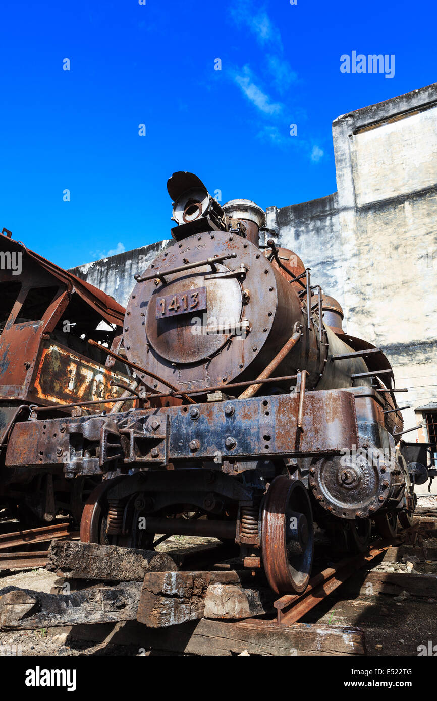 old rusty steam locomotive Stock Photo - Alamy