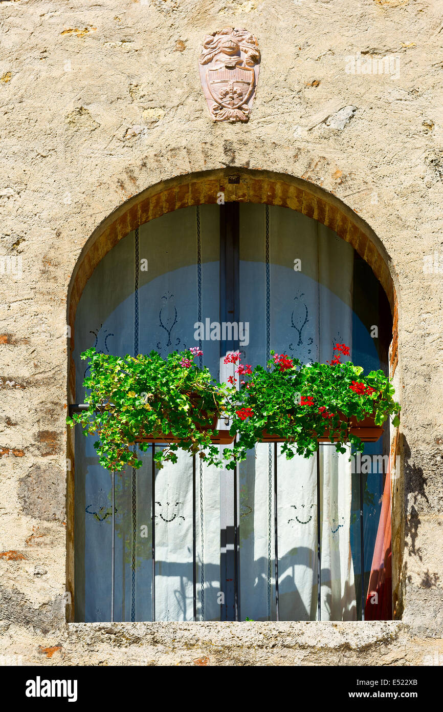 Open window frame arch hi-res stock photography and images - Alamy