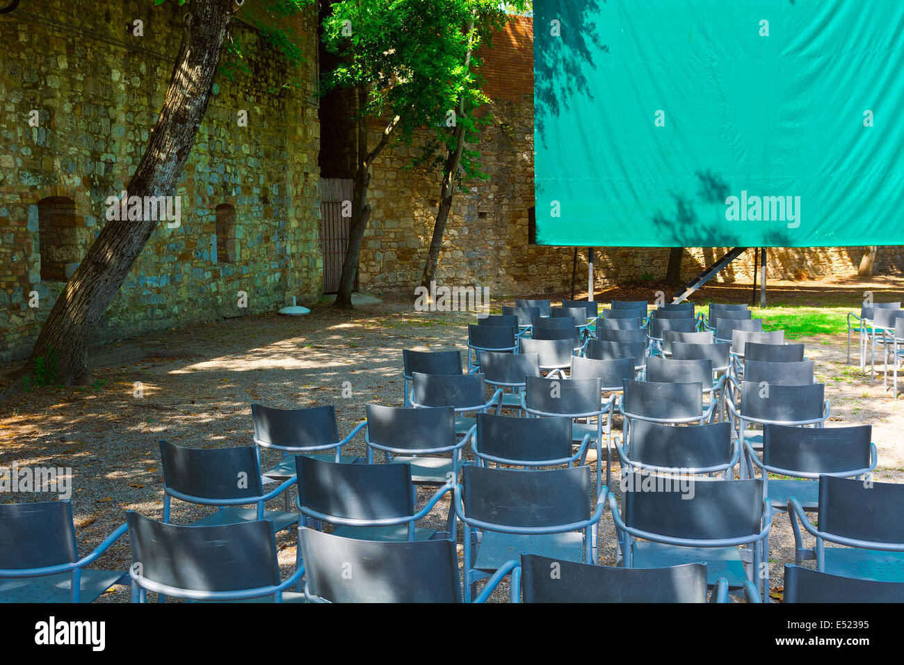 Outdoor lecture hi-res stock photography and images - Alamy