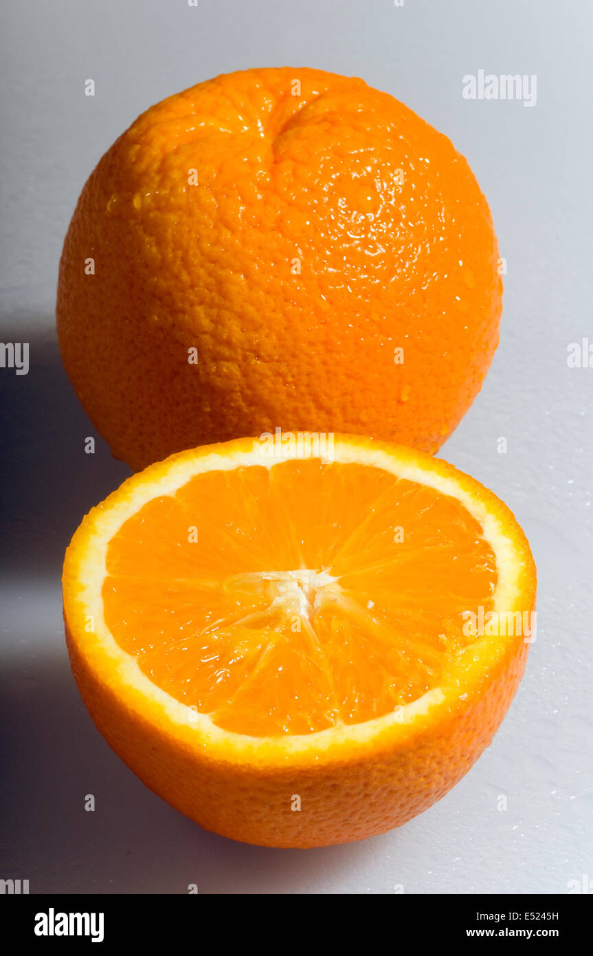 Wet fresh oranges hi-res stock photography and images - Alamy