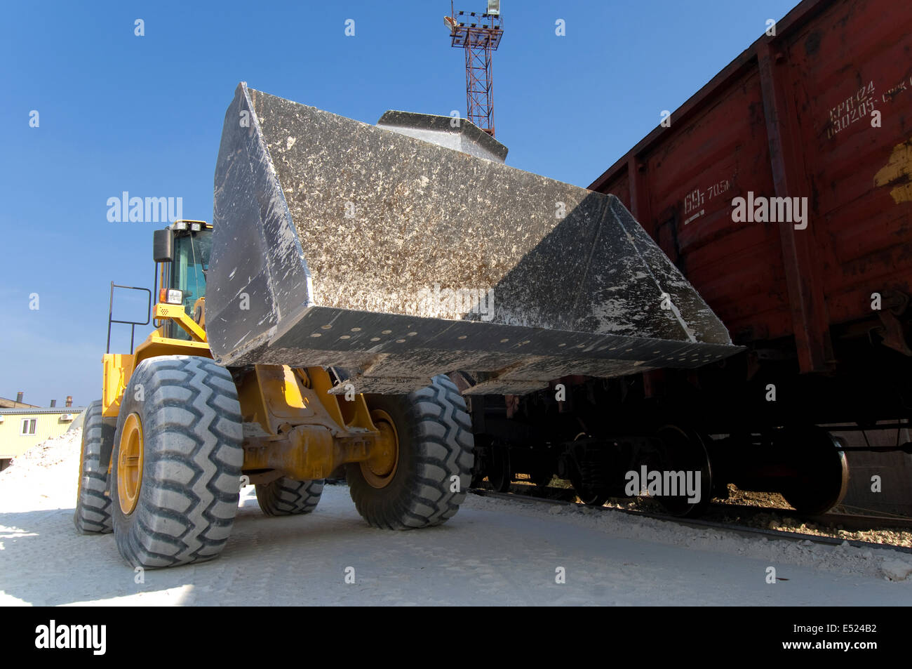 excavator loads gravel Stock Photo - Alamy