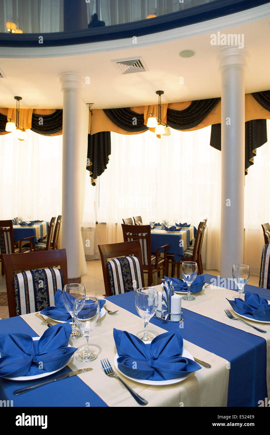 restaurant with a mirror ceiling Stock Photo - Alamy