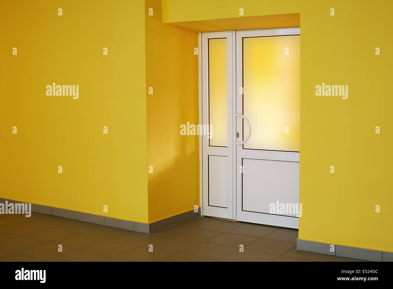 The mystery of the yellow room hi-res stock photography and images - Alamy