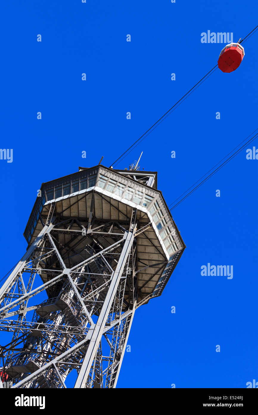 red cable car Stock Photo - Alamy