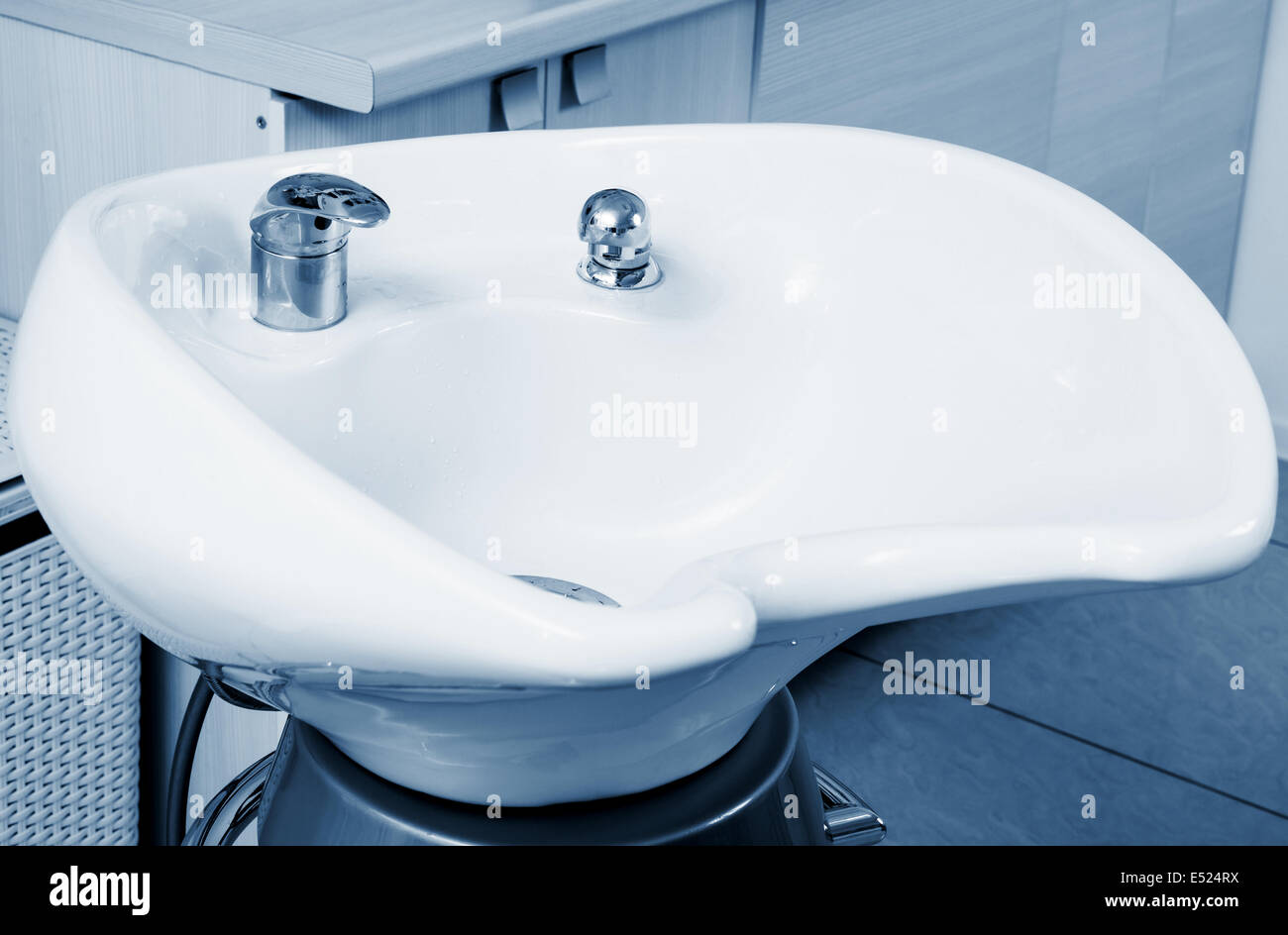 white modern sink Stock Photo - Alamy