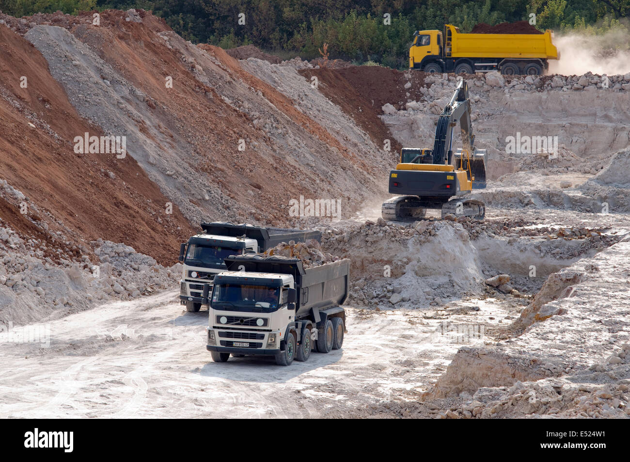 Gravel distribution hi-res stock photography and images - Alamy