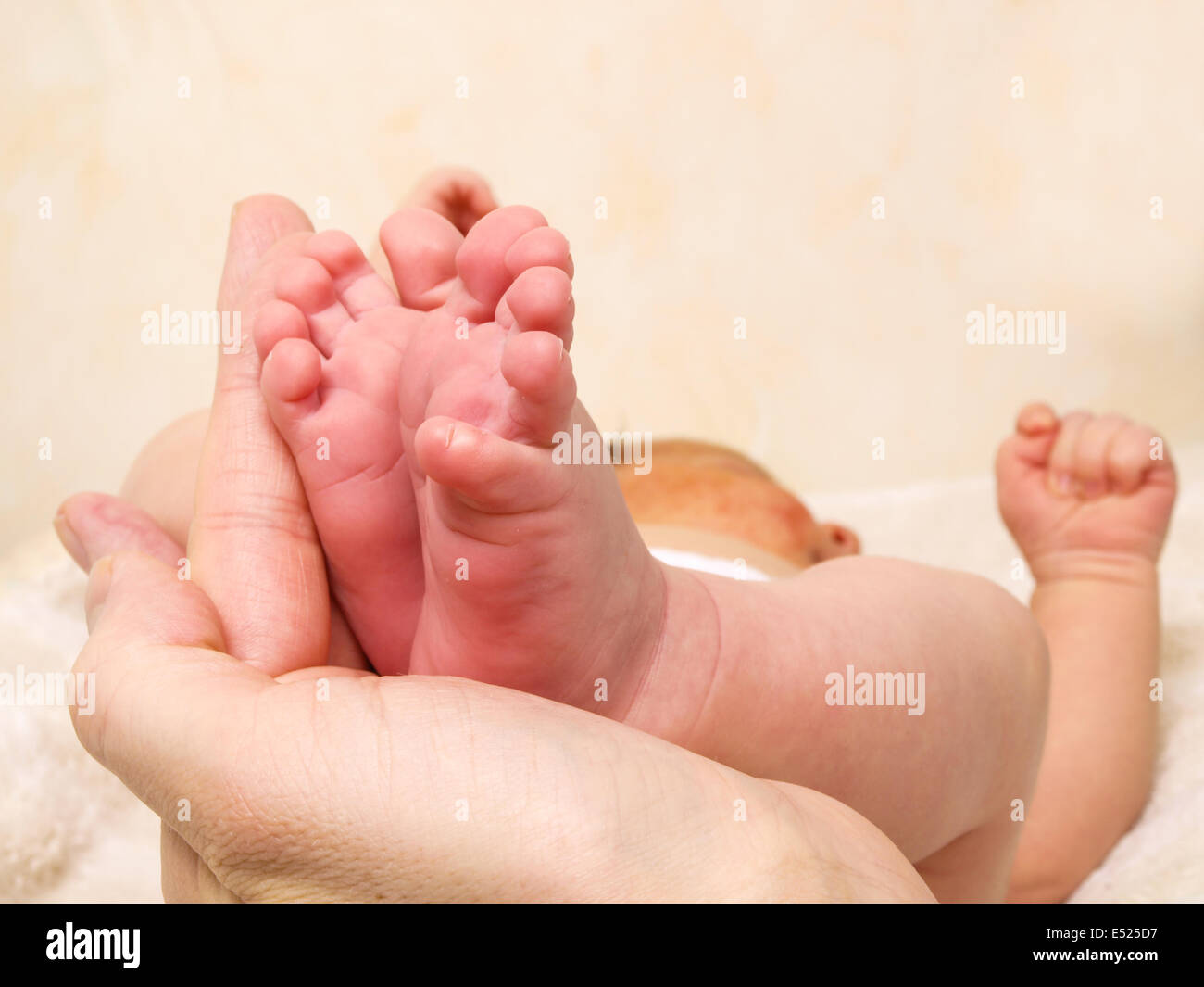 Newborn baby feet hi-res stock photography and images - Alamy