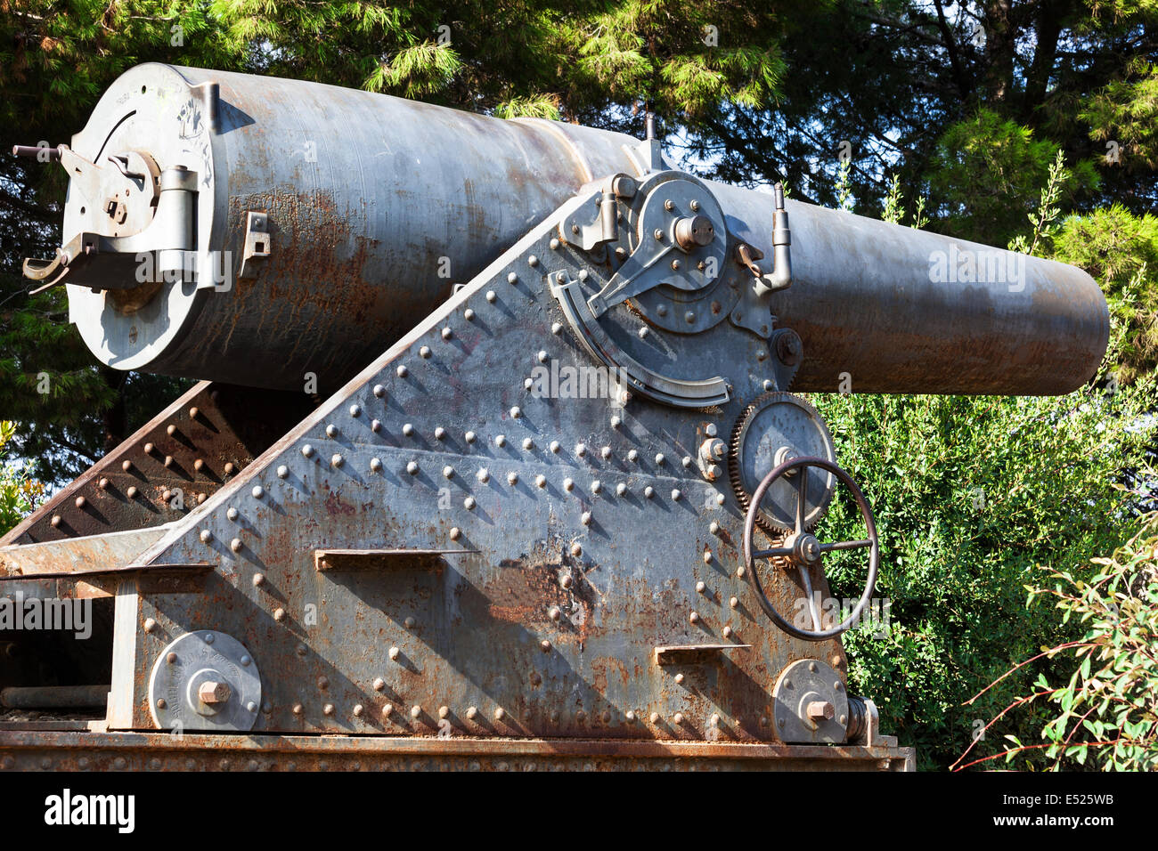 Old cannon barcelona hi-res stock photography and images - Alamy